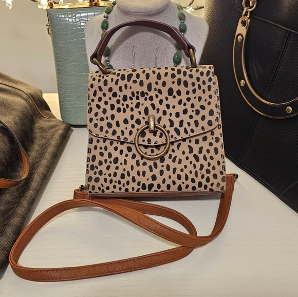 Universal Thread | Bags | Universal Thread Crossbody Hand Held Purse ...